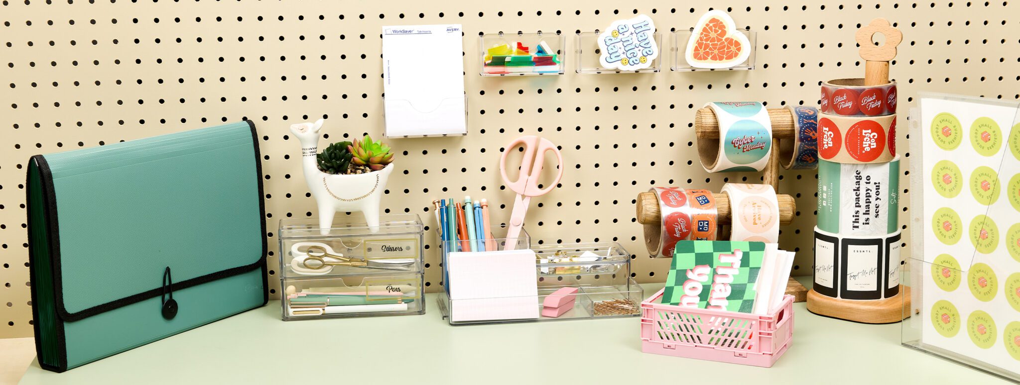 The Ultimate Guide for How to Organize Your Desk | Avery.com